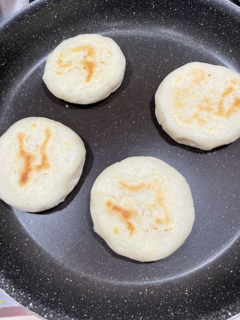 Vegan Arepas con Queso - Very Veganish