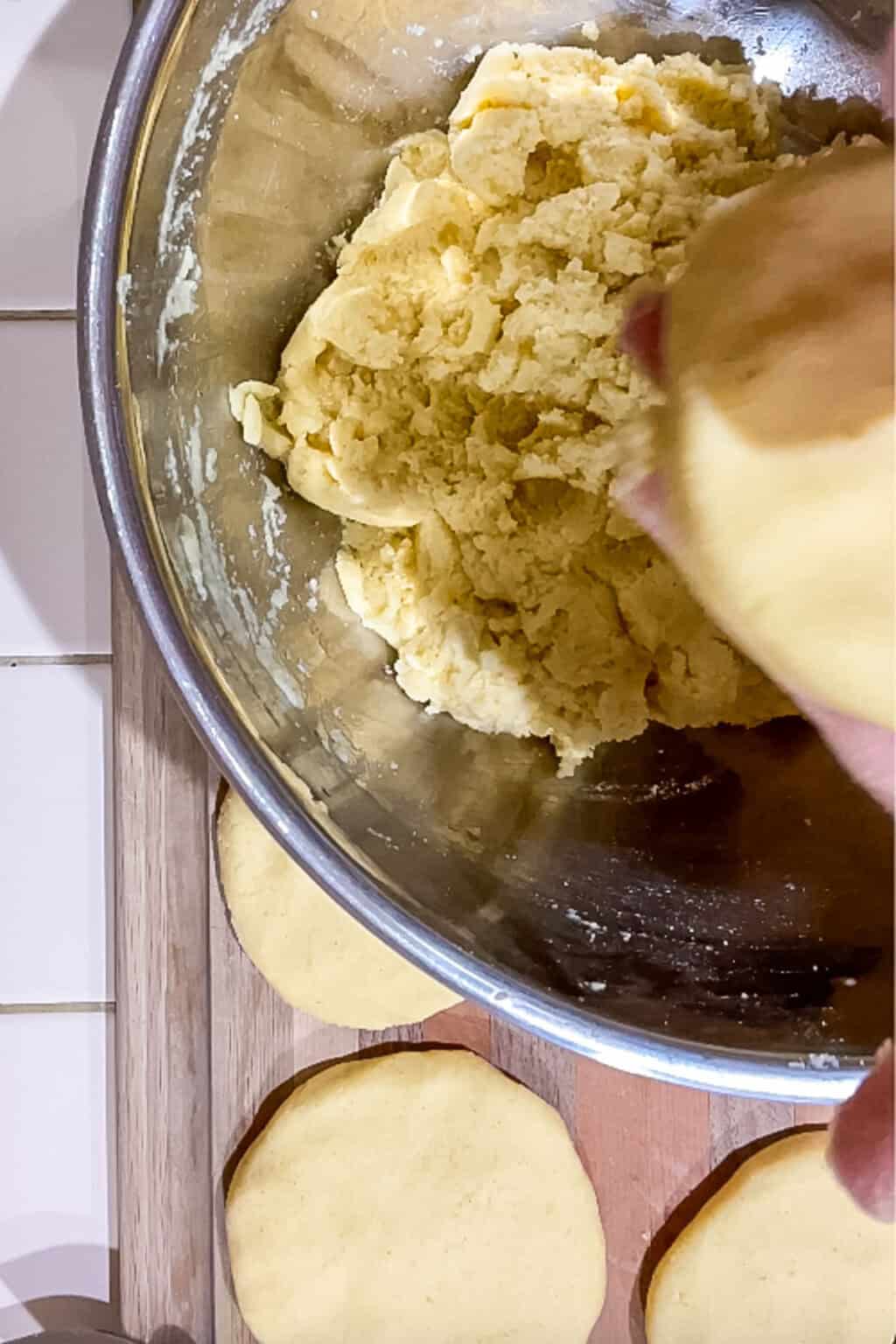 Venezuelan Arepa Reina Pepiada Vegana with Jackfruit and Avocado - Very ...