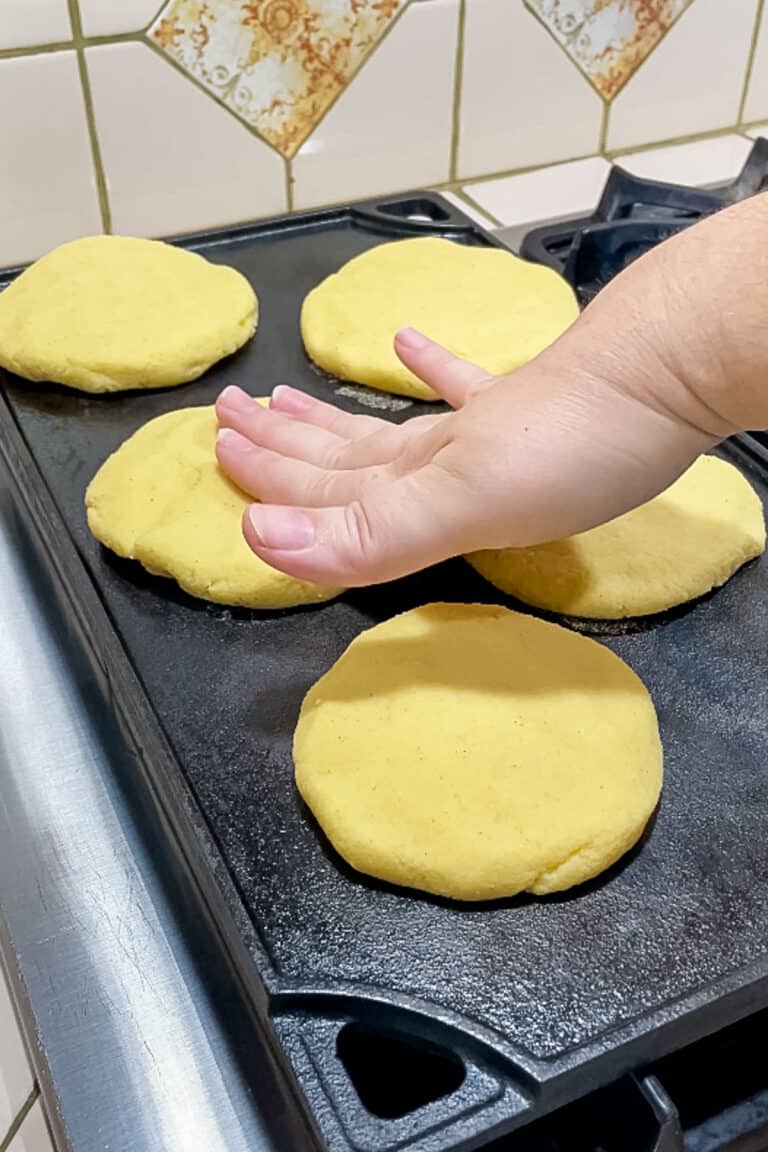 Venezuelan Arepa Reina Pepiada Vegana with Jackfruit and Avocado - Very ...